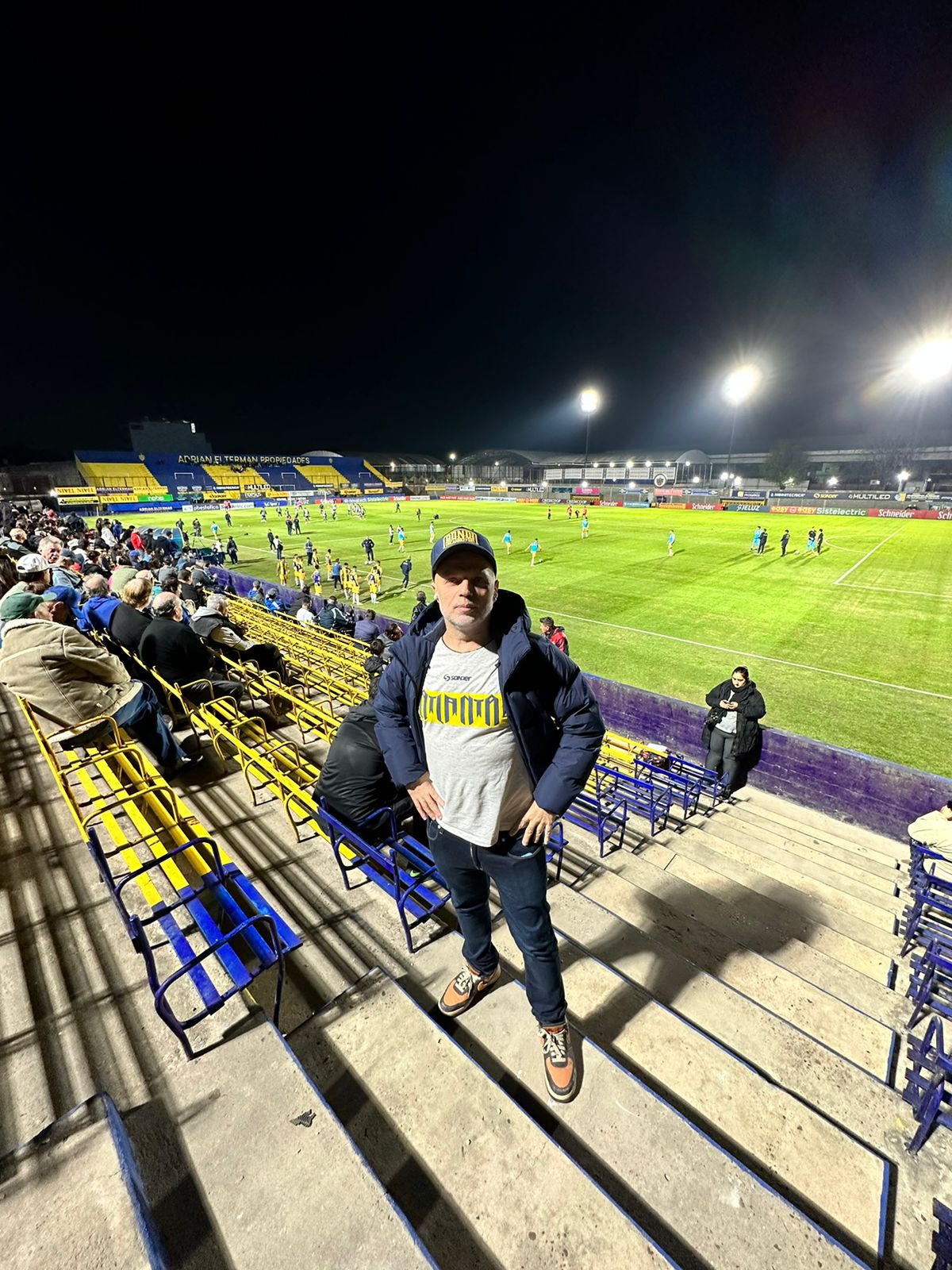 Seba fue al León Kolboeski a ver a Atlanta | #VueltaYMedia - Urbana ...