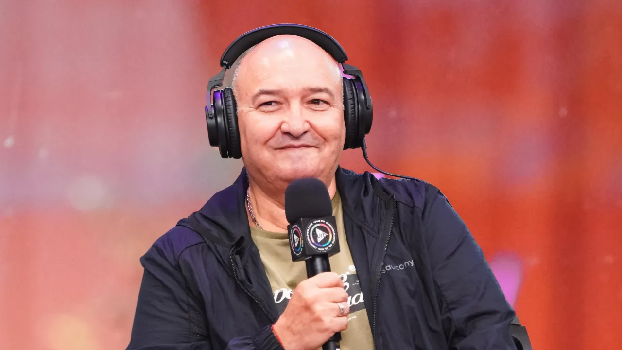 Larry de Clay: "La única manera de arreglar el país es dejando de lado ...